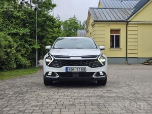 White Kia Sportage 2022 in Jelgava, with an engine capacity of 1.60 L and mileage of 50 thousand km for 23400 €, photo  on AUTOMOTO.COM.LV