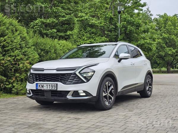 White Kia Sportage 2022 in Jelgava, with an engine capacity of 1.60 L and mileage of 50 thousand km for 23400 €, photo 2 on AUTOMOTO.COM.LV