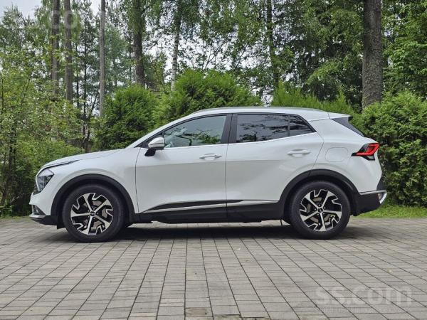 White Kia Sportage 2022 in Jelgava, with an engine capacity of 1.60 L and mileage of 50 thousand km for 23400 €, photo 3 on AUTOMOTO.COM.LV