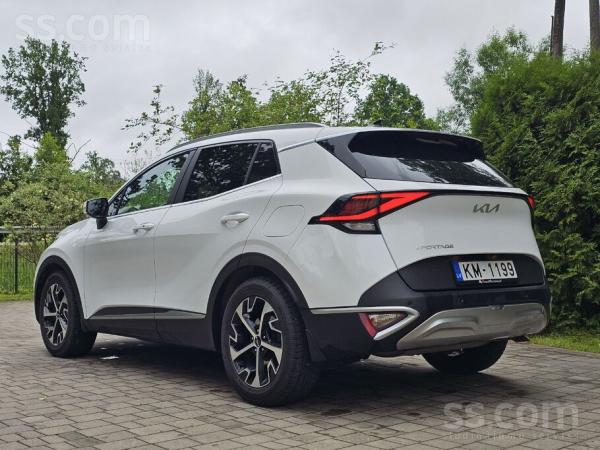 White Kia Sportage 2022 in Jelgava, with an engine capacity of 1.60 L and mileage of 50 thousand km for 23400 €, photo 4 on AUTOMOTO.COM.LV