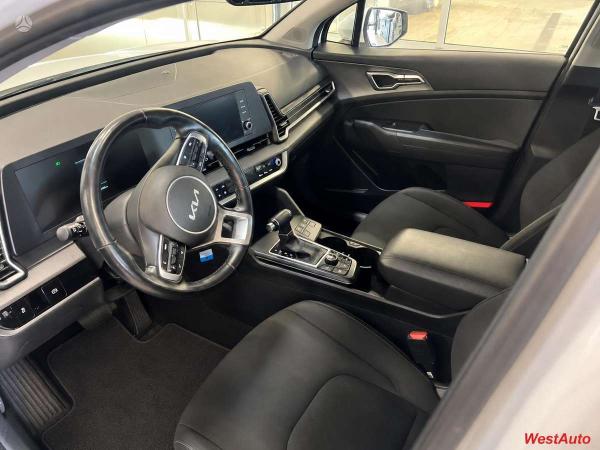 White Kia Sportage 2022 in Klaipeda, with an engine capacity of 1.60 L and mileage of 126 thousand km for 21556 €, photo 4 on AUTOMOTO.COM.LV