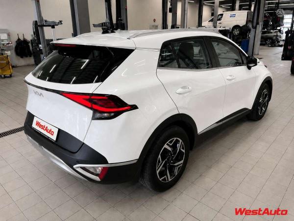 White Kia Sportage 2022 in Klaipeda, with an engine capacity of 1.60 L and mileage of 126 thousand km for 21556 €, photo 5 on AUTOMOTO.COM.LV