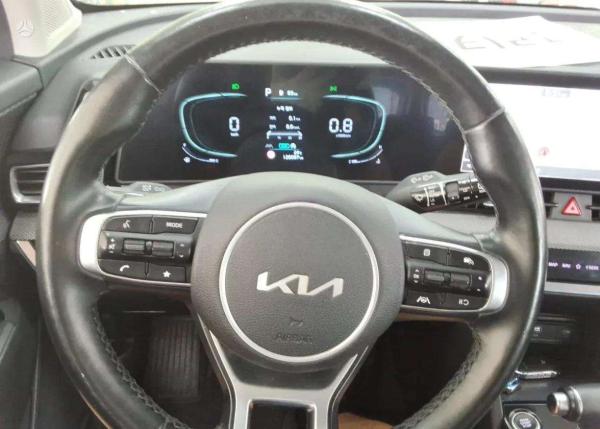 White Kia Sportage 2022 in Vilnius, with an engine capacity of 1.60 L and mileage of 126 thousand km for 19190 €, photo 7 on AUTOMOTO.COM.LV