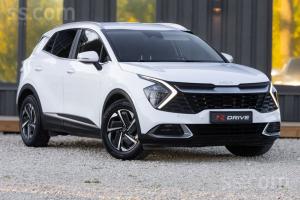 White Kia Sportage 2022 in Jelgava, with an engine capacity of 1.60 L and mileage of 225 thousand km for 16300 €, photo 3 on AUTOMOTO.COM.LV