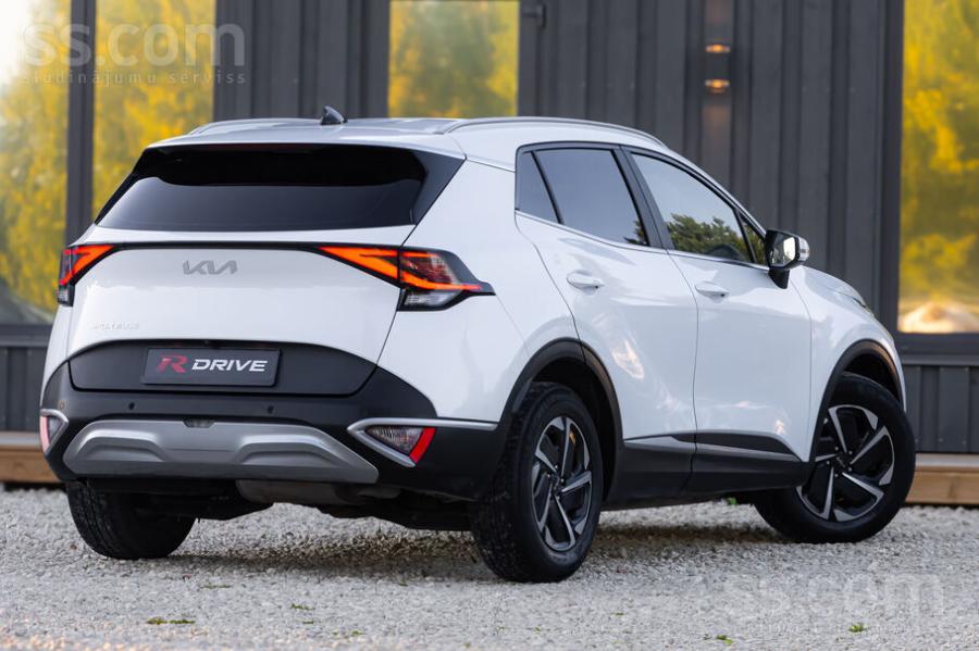 White Kia Sportage 2022 in Jelgava, with an engine capacity of 1.60 L and mileage of 225 thousand km for 16300 €, photo 8 on AUTOMOTO.COM.LV