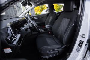 White Kia Sportage 2022 in Jelgava, with an engine capacity of 1.60 L and mileage of 225 thousand km for 16300 €, photo 9 on AUTOMOTO.COM.LV