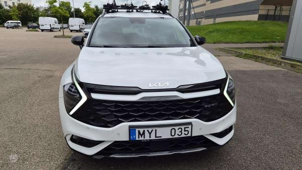 White Kia Sportage 2022 in Vilnius, with an engine capacity of 1.60 L and mileage of 67 thousand km for 25900 €, photo 1 on AUTOMOTO.COM.LV