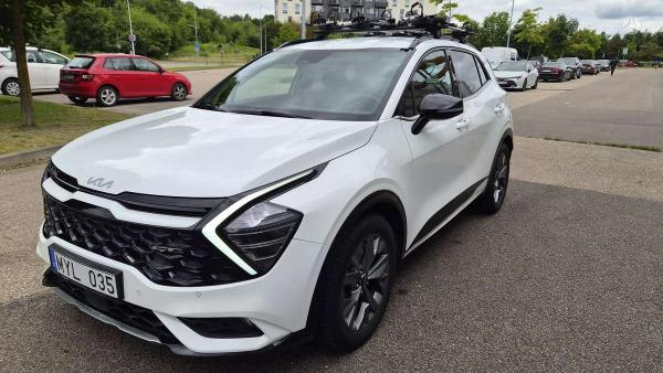 White Kia Sportage 2022 in Vilnius, with an engine capacity of 1.60 L and mileage of 67 thousand km for 25900 €, photo 3 on AUTOMOTO.COM.LV