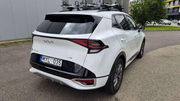 White Kia Sportage 2022 in Vilnius, with an engine capacity of 1.60 L and mileage of 67 thousand km for 25900 €, photo 4 on AUTOMOTO.COM.LV