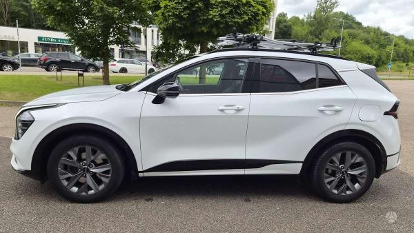 White Kia Sportage 2022 in Vilnius, with an engine capacity of 1.60 L and mileage of 67 thousand km for 25900 €, photo 6 on AUTOMOTO.COM.LV