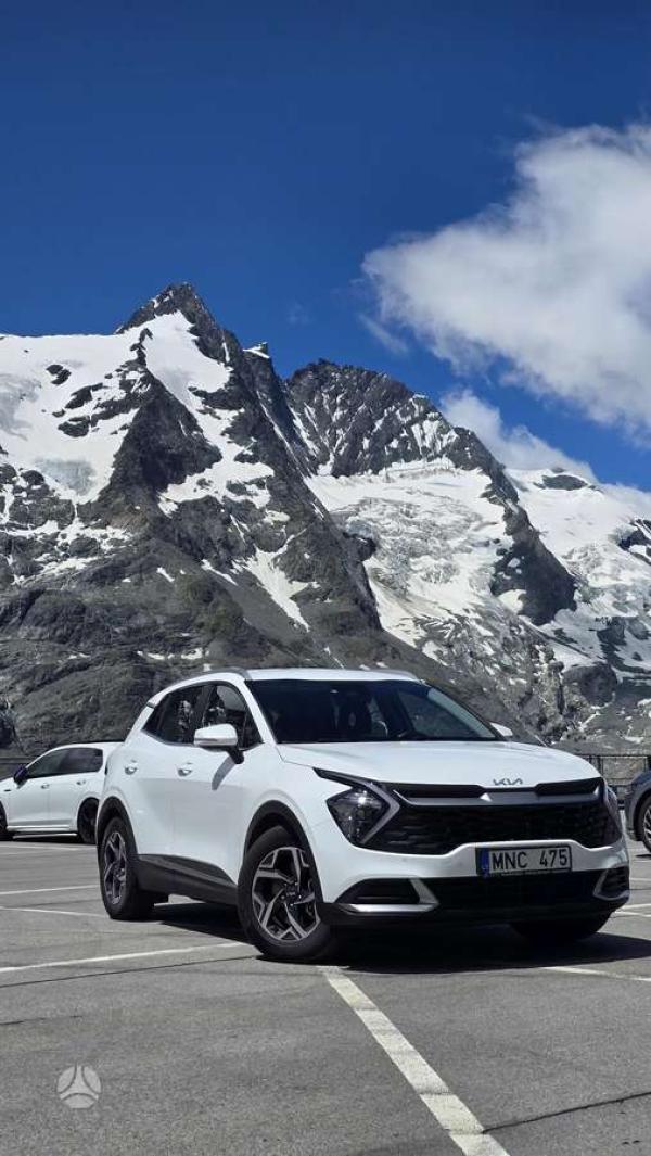 White Kia Sportage 2023 in Vilnius, with an engine capacity of 1.60 L and mileage of 73 thousand km for 20000 €, photo 1 on AUTOMOTO.COM.LV