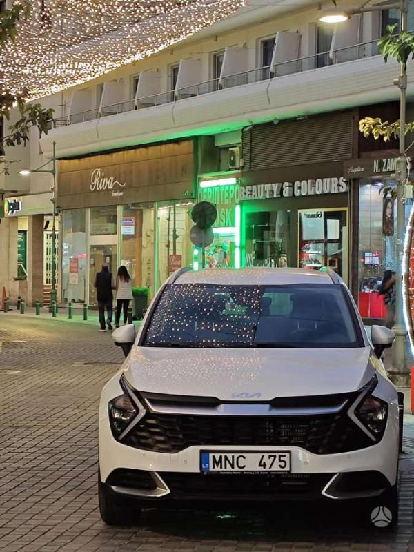 White Kia Sportage 2023 in Vilnius, with an engine capacity of 1.60 L and mileage of 73 thousand km for 20000 €, photo 3 on AUTOMOTO.COM.LV