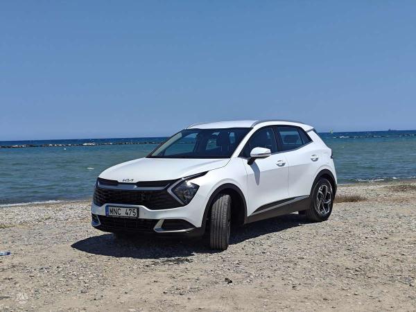 White Kia Sportage 2023 in Vilnius, with an engine capacity of 1.60 L and mileage of 73 thousand km for 20000 €, photo 9 on AUTOMOTO.COM.LV