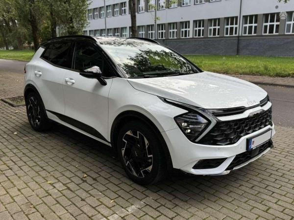 White Kia Sportage 2023 in Klaipeda, with an engine capacity of 1.60 L and mileage of 45 thousand km for 29000 €, photo 2 on AUTOMOTO.COM.LV