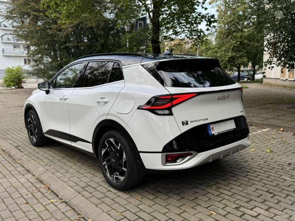 White Kia Sportage 2023 in Klaipeda, with an engine capacity of 1.60 L and mileage of 45 thousand km for 29000 €, photo 5 on AUTOMOTO.COM.LV