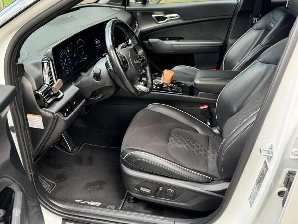 White Kia Sportage 2023 in Klaipeda, with an engine capacity of 1.60 L and mileage of 45 thousand km for 29000 €, photo 8 on AUTOMOTO.COM.LV