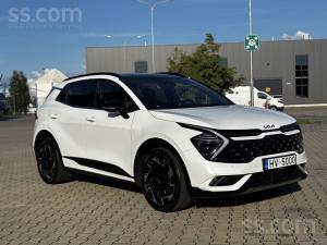 White Kia Sportage 2023 in Riga, with an engine capacity of 1.60 L and mileage of 25 thousand km for 29930 €, photo  on AUTOMOTO.COM.LV