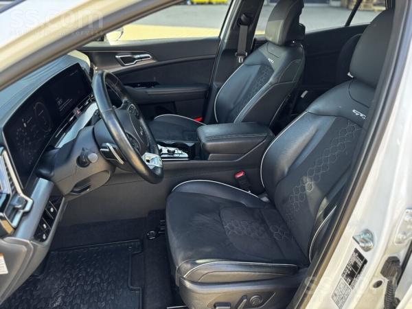 White Kia Sportage 2023 in Riga, with an engine capacity of 1.60 L and mileage of 25 thousand km for 29930 €, photo 7 on AUTOMOTO.COM.LV