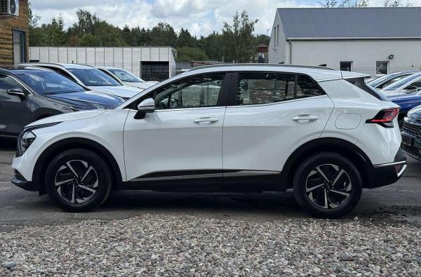 White Kia Sportage 2023 in Vilnius, with an engine capacity of 1.60 L and mileage of 161 thousand km for 19990 €, photo 4 on AUTOMOTO.COM.LV