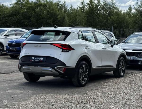 White Kia Sportage 2023 in Vilnius, with an engine capacity of 1.60 L and mileage of 161 thousand km for 19990 €, photo 7 on AUTOMOTO.COM.LV