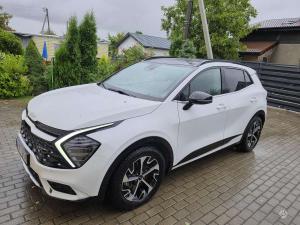 White Kia Sportage 2023 in Klaipeda, with an engine capacity of 1.60 L and mileage of 44 thousand km for 28000 €, photo  on AUTOMOTO.COM.LV