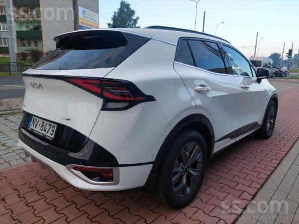 Balts Kia Sportage 2024 Daugavpils, ar dzinēja tilpumu 1.60 L un nobraukumu 17 tūkst. km par 36990 €, foto 4 vietnē AUTOMOTO.COM.LV