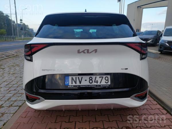 Balts Kia Sportage 2024 Daugavpils, ar dzinēja tilpumu 1.60 L un nobraukumu 17 tūkst. km par 36990 €, foto 5 vietnē AUTOMOTO.COM.LV