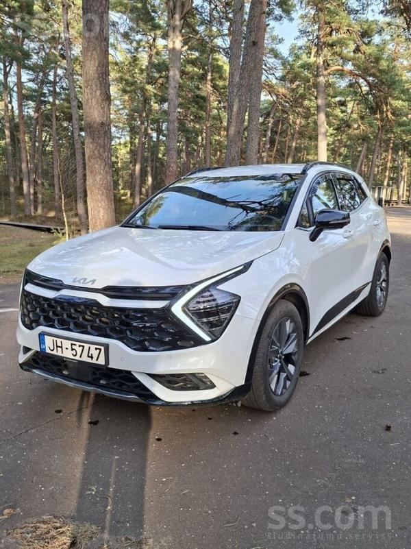 White Kia Sportage 2024 in Jurmala, with an engine capacity of 1.60 L and mileage of 42 thousand km for 26600 €, photo 2 on AUTOMOTO.COM.LV
