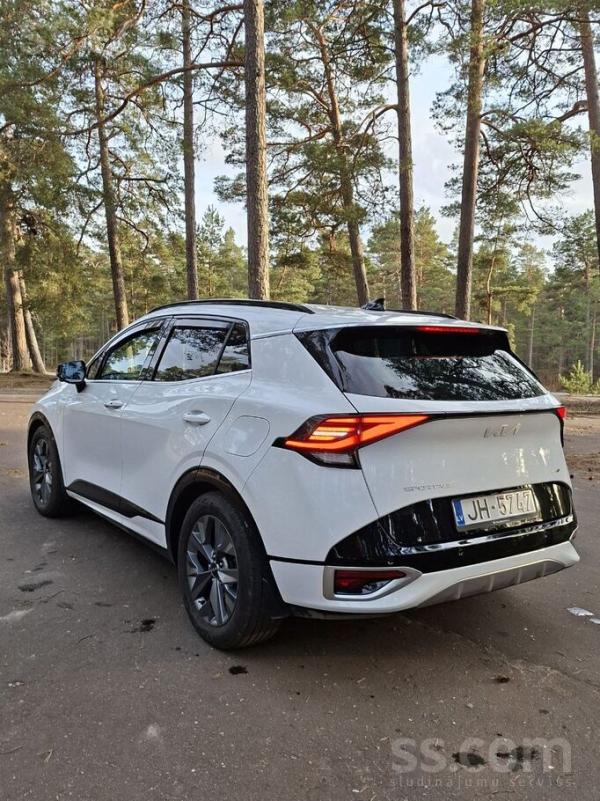 White Kia Sportage 2024 in Jurmala, with an engine capacity of 1.60 L and mileage of 42 thousand km for 26600 €, photo 4 on AUTOMOTO.COM.LV