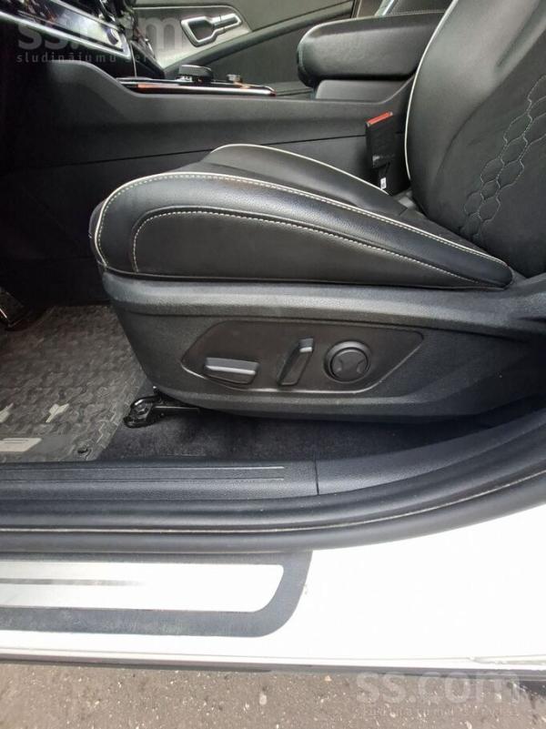 White Kia Sportage 2024 in Jurmala, with an engine capacity of 1.60 L and mileage of 42 thousand km for 26600 €, photo 8 on AUTOMOTO.COM.LV