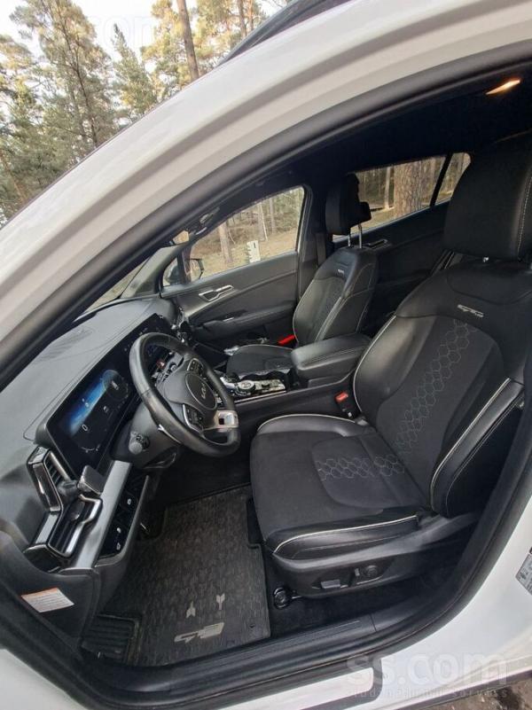 White Kia Sportage 2024 in Jurmala, with an engine capacity of 1.60 L and mileage of 42 thousand km for 26600 €, photo 9 on AUTOMOTO.COM.LV