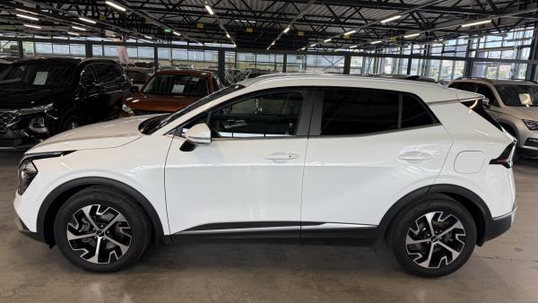 Balts Kia Sportage 2025 Rīga, ar dzinēja tilpumu 1.60 L un nobraukumu 23 tūkst. km par 2890000 €, foto 1 vietnē AUTOMOTO.COM.LV