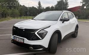 White Kia Sportage 2025 in Riga, with an engine capacity of 1.60 L and mileage of 31 thousand km for 31000 €, photo  on AUTOMOTO.COM.LV