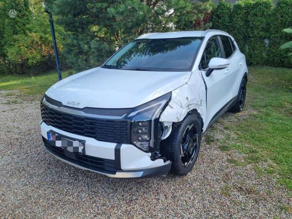 Kia Sportage 2025 in Alytus on AUTOMOTO.COM.LV White Kia Sportage 2025 in Alytus, with an engine capacity of 1.60 L and mileage of 24 thousand km for 19900 €, photo 4 on AUTOMOTO.COM.LV