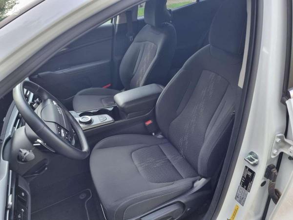 Kia Sportage 2025 in Alytus on AUTOMOTO.COM.LV White Kia Sportage 2025 in Alytus, with an engine capacity of 1.60 L and mileage of 24 thousand km for 19900 €, photo 11 on AUTOMOTO.COM.LV
