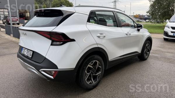 Kia Sportage 2025 in Riga on AUTOMOTO.COM.LV White Kia Sportage 2025 in Riga, with an engine capacity of 1.60 L and mileage of 37 thousand km for 24900 €, photo 6 on AUTOMOTO.COM.LV