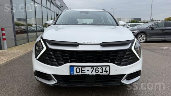 Kia Sportage 2025 in Riga on AUTOMOTO.COM.LV White Kia Sportage 2025 in Riga, with an engine capacity of 1.60 L and mileage of 37 thousand km for 24900 €, photo 9 on AUTOMOTO.COM.LV