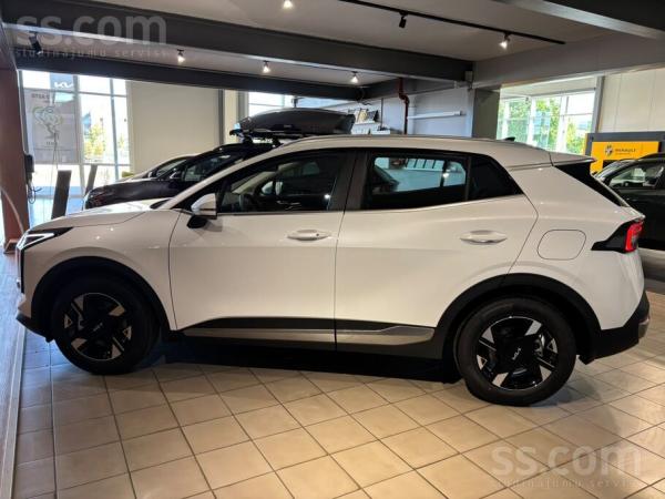 White Kia Sportage 2026 in Liepaja, with an engine capacity of 1.60 L and mileage of 7 thousand km for 30780 €, photo 3 on AUTOMOTO.COM.LV