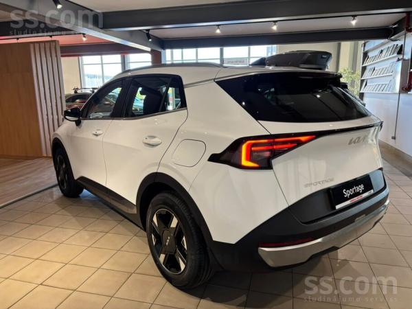 White Kia Sportage 2026 in Liepaja, with an engine capacity of 1.60 L and mileage of 7 thousand km for 30780 €, photo 4 on AUTOMOTO.COM.LV