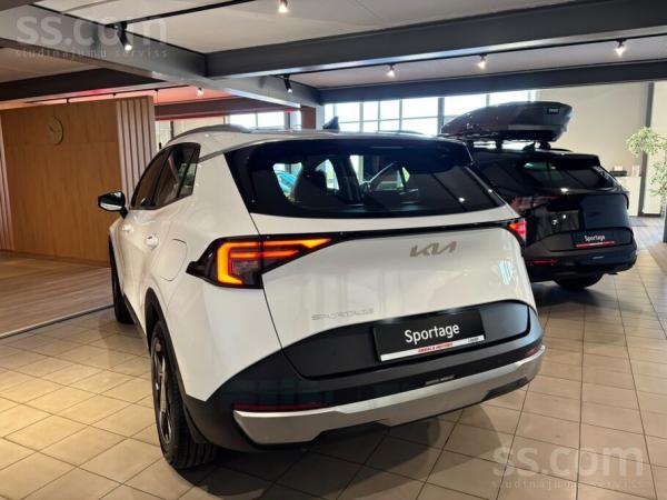 White Kia Sportage 2026 in Liepaja, with an engine capacity of 1.60 L and mileage of 7 thousand km for 30780 €, photo 5 on AUTOMOTO.COM.LV
