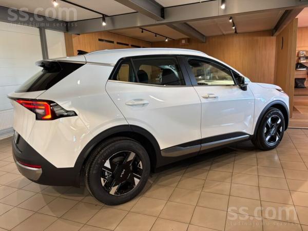 White Kia Sportage 2026 in Liepaja, with an engine capacity of 1.60 L and mileage of 7 thousand km for 30780 €, photo 9 on AUTOMOTO.COM.LV