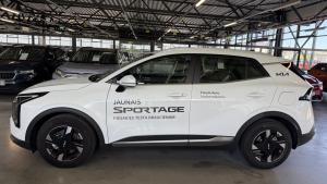 White Kia Sportage 2026 in Riga, with an engine capacity of 1.60 L and mileage of 3 thousand km for 28900 €, photo  on AUTOMOTO.COM.LV