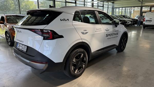 White Kia Sportage 2026 in Riga, with an engine capacity of 1.60 L and mileage of 3 thousand km for 28900 €, photo 3 on AUTOMOTO.COM.LV