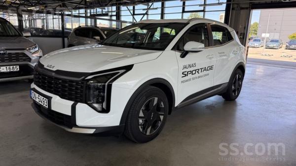 White Kia Sportage 2026 in Riga, with an engine capacity of 1.60 L and mileage of 3 thousand km for 28900 €, photo 2 on AUTOMOTO.COM.LV