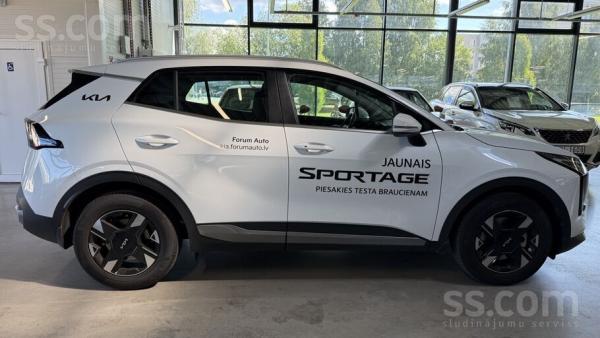 White Kia Sportage 2026 in Riga, with an engine capacity of 1.60 L and mileage of 3 thousand km for 28900 €, photo 9 on AUTOMOTO.COM.LV