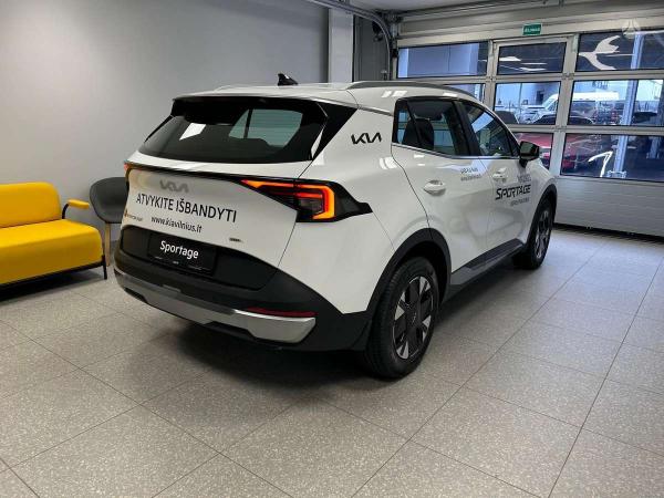 Kia Sportage 2026 in Vilnius on AUTOMOTO.COM.LV White Kia Sportage 2026 in Vilnius, with an engine capacity of 1.60 L and mileage of 1 thousand km for 32490 €, photo 3 on AUTOMOTO.COM.LV