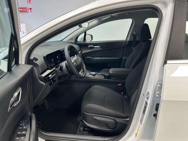 Kia Sportage 2026 in Vilnius on AUTOMOTO.COM.LV White Kia Sportage 2026 in Vilnius, with an engine capacity of 1.60 L and mileage of 1 thousand km for 32490 €, photo 8 on AUTOMOTO.COM.LV