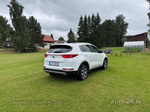 White Kia Sportage 2016 in Tallinn, with an engine capacity of 2.00 L and mileage of 129 thousand km for 13500 €, photo 5 on AUTOMOTO.COM.LV