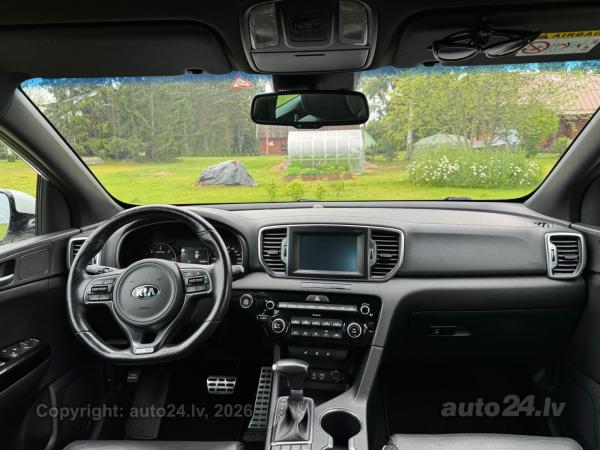 White Kia Sportage 2016 in Tallinn, with an engine capacity of 2.00 L and mileage of 129 thousand km for 13500 €, photo 10 on AUTOMOTO.COM.LV
