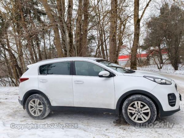 White Kia Sportage 2017 in Tallinn, with an engine capacity of 1.70 L and mileage of 85 thousand km for 12100 €, photo 4 on AUTOMOTO.COM.LV